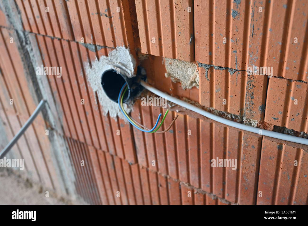 Wohnungsbau,Rohbau,Eigentumswohnungen. Elektrik,Strom,elektrische Anschluesse,Stromkabel,Dosen ...