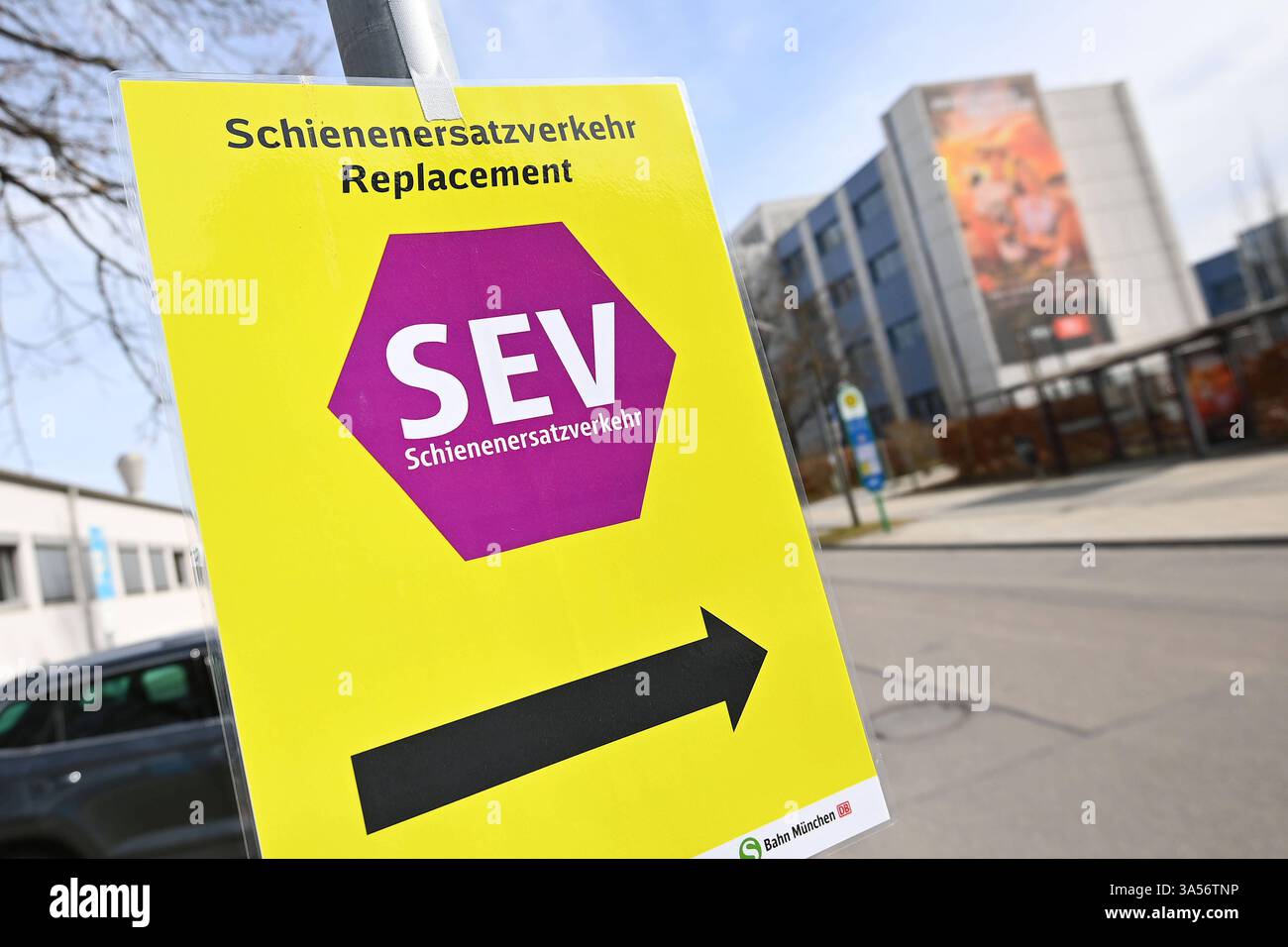 Hinweisschild Schienenersatzverkehr SEV. *** SEV rail replacement ...