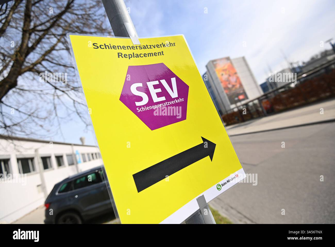 Hinweisschild Schienenersatzverkehr SEV. *** SEV rail replacement ...