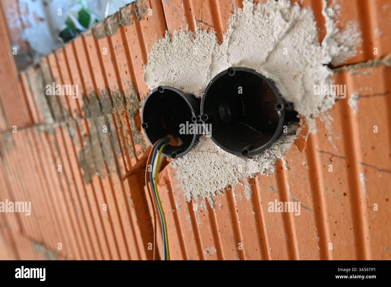 Wohnungsbau,Rohbau,Eigentumswohnungen. Elektrik,Strom,elektrische Anschluesse,Stromkabel ...