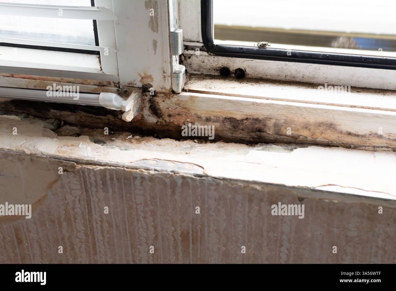 Leaking windows hi-res stock photography and images - Alamy