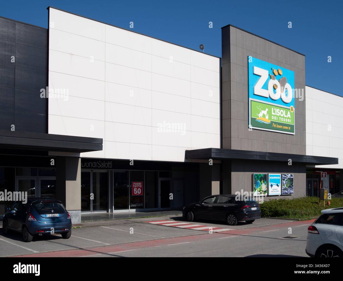 Modern shopping center Zoo L'isola dei Tesori featuring parked cars in ...