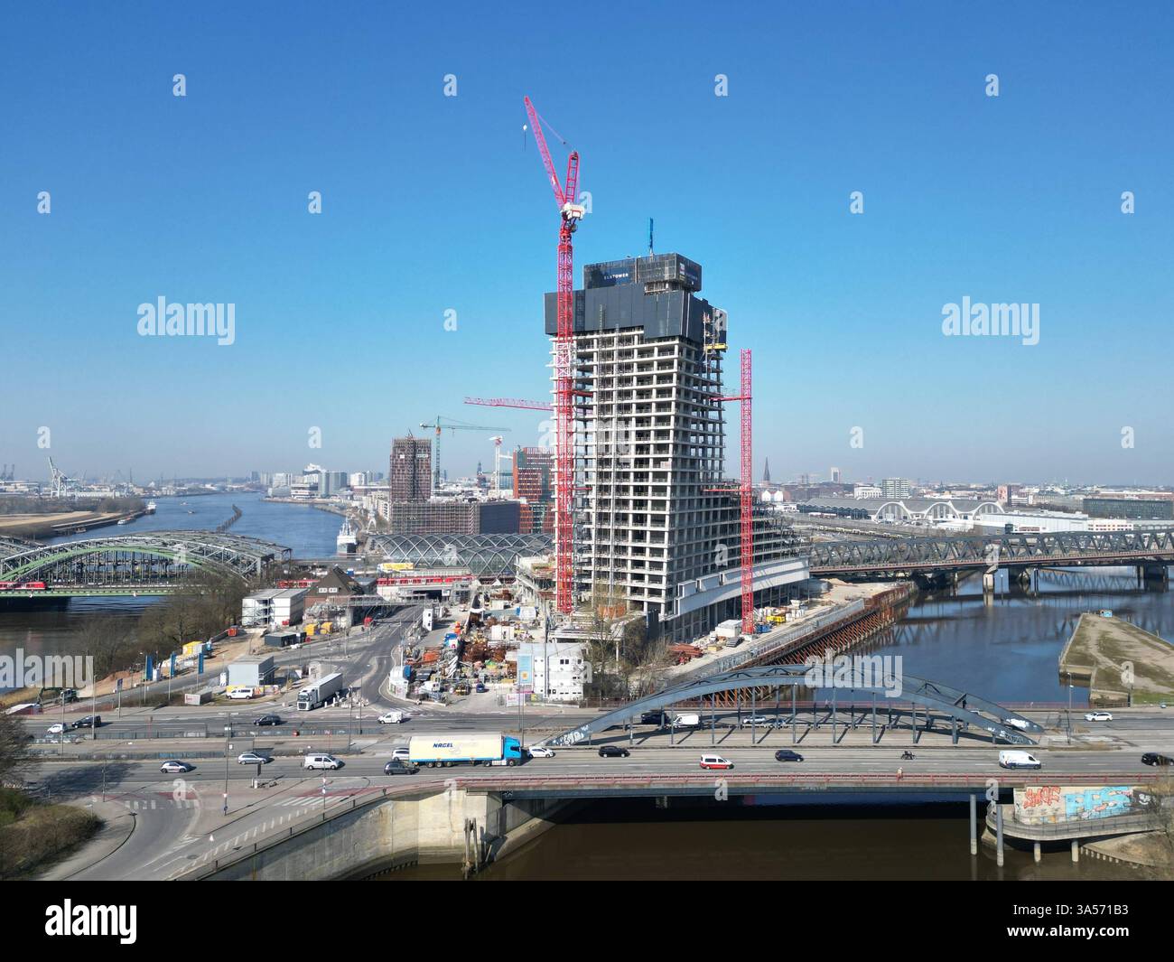 Elbtower an den Elbbrücken, Hamburg 21.3.2025 Norderelbe ...