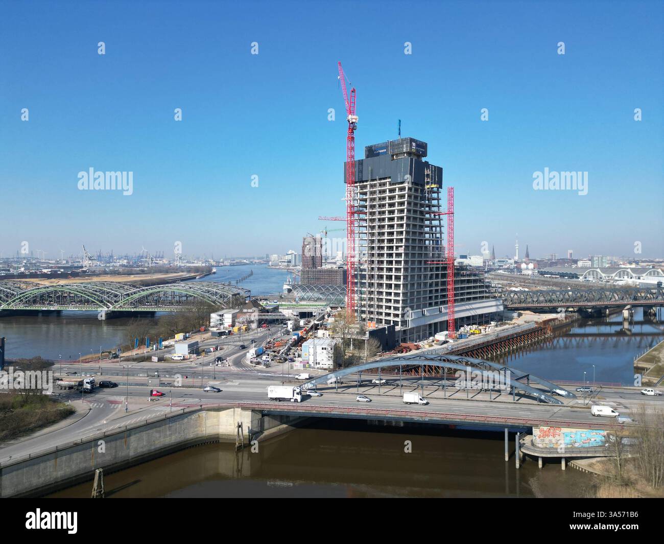 Elbtower an den Elbbrücken, Hamburg 21.3.2025 Norderelbe ...