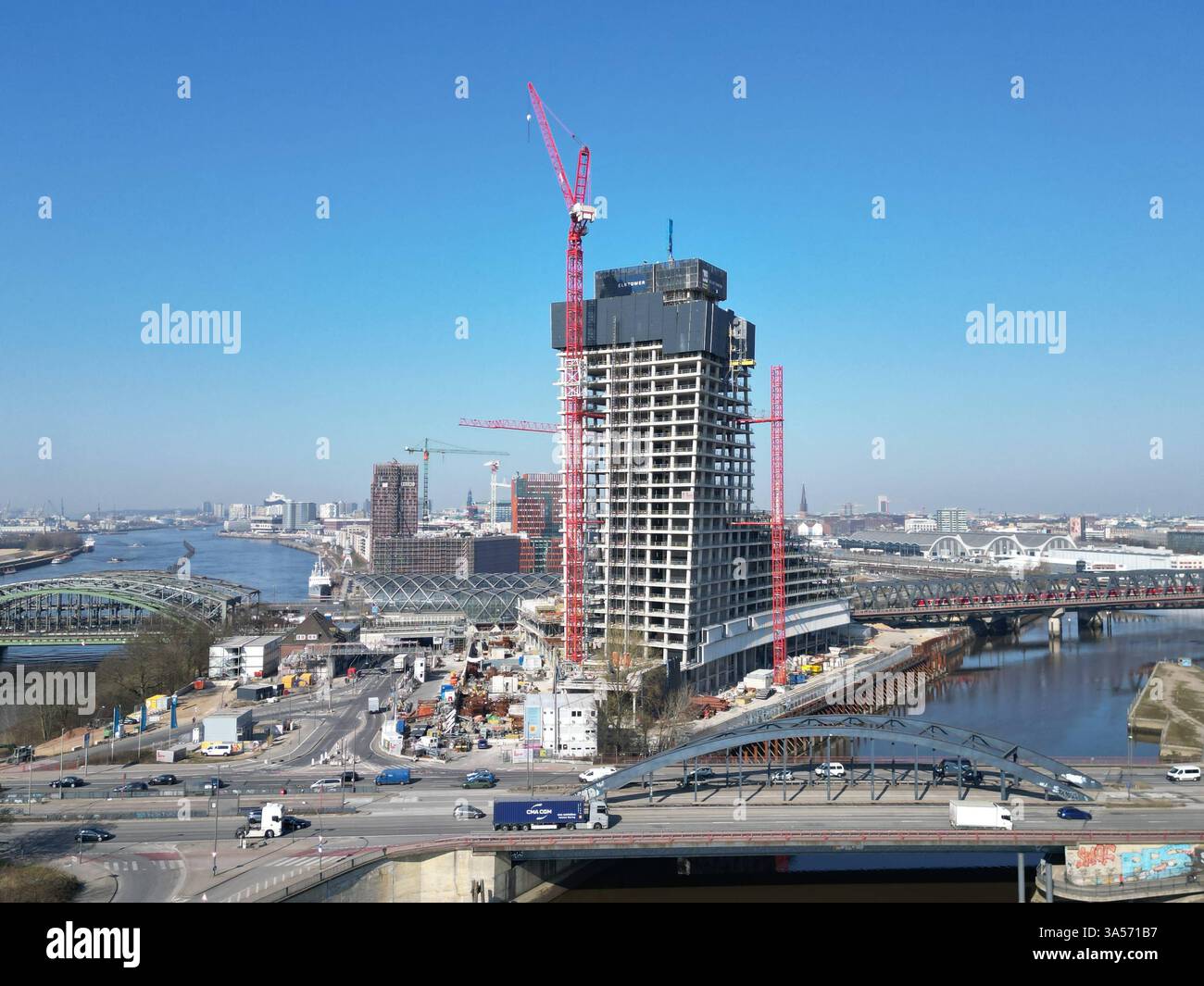 Elbtower an den Elbbrücken, Hamburg 21.3.2025 Norderelbe ...