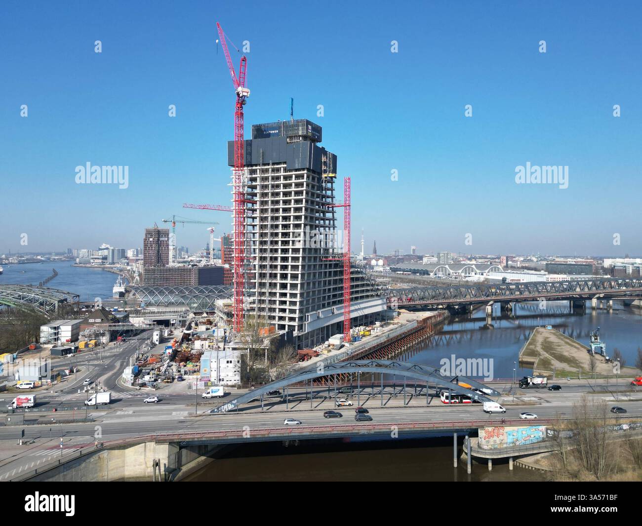 Elbtower an den Elbbrücken, Hamburg 21.3.2025 Norderelbe ...