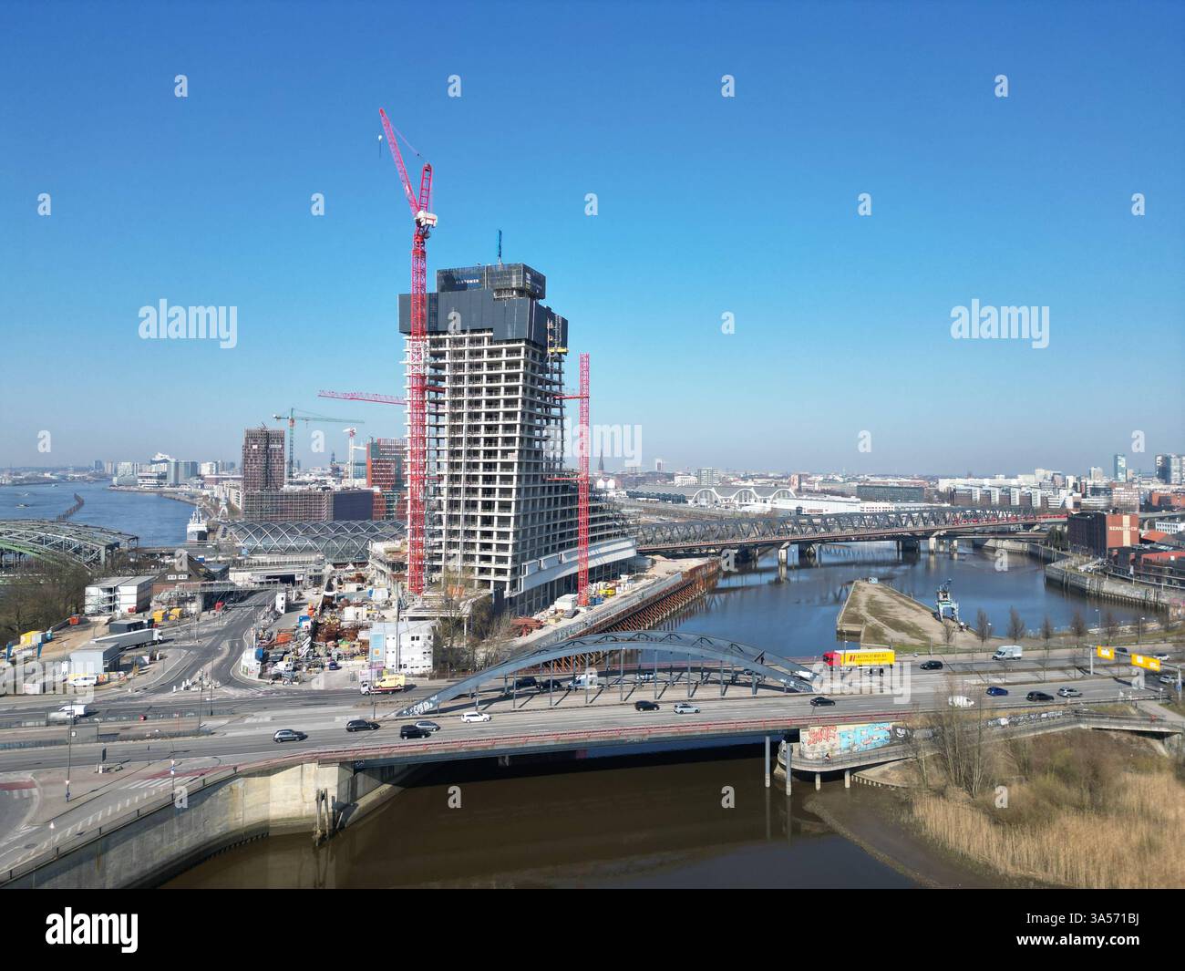 Elbtower an den Elbbrücken, Hamburg 21.3.2025 Norderelbe ...