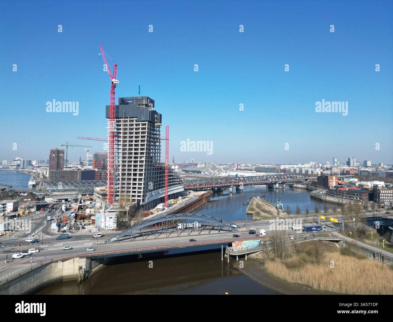 Elbtower an den Elbbrücken, Hamburg 21.3.2025 Norderelbe ...