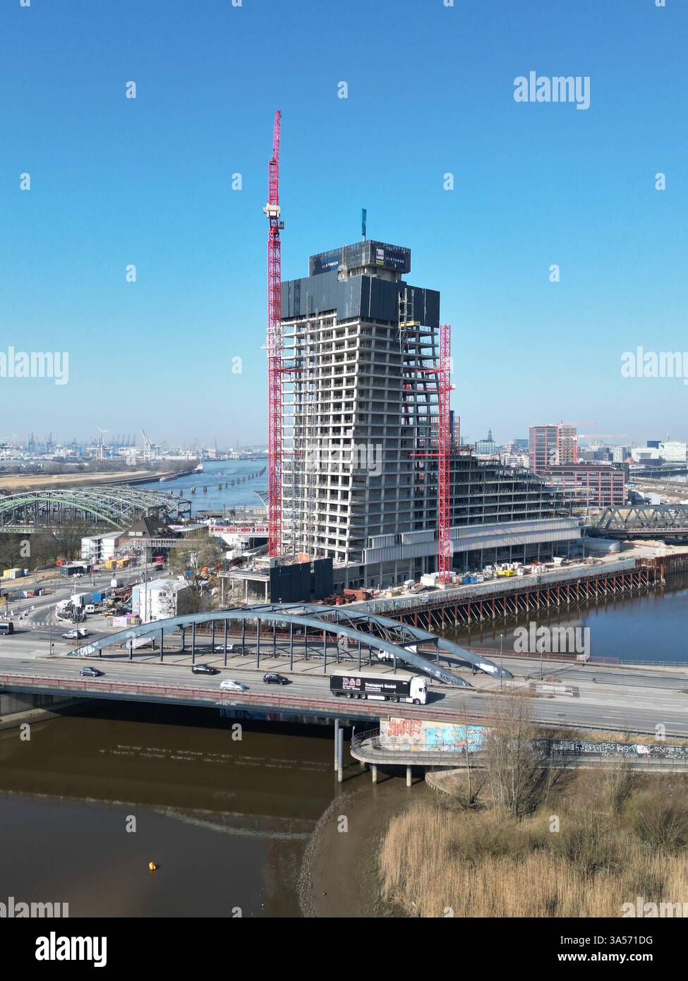 Elbtower an den Elbbrücken, Hamburg 21.3.2025 Norderelbe ...