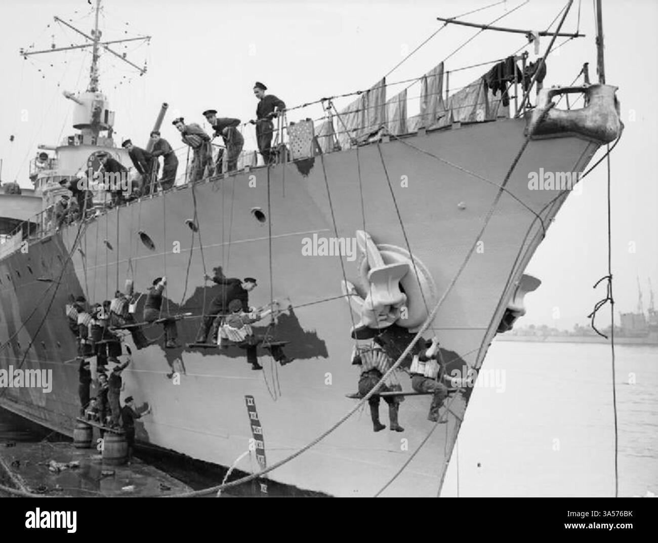 Military history of France during World War II - Members of the crew of ...