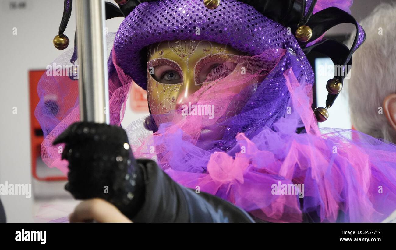 Maschera veneziana carnevale di venezia hi-res stock photography and ...