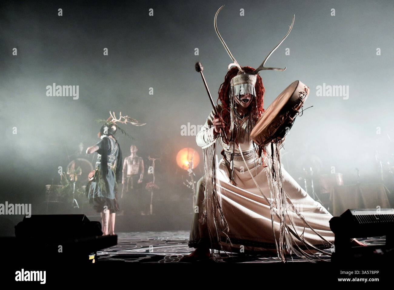 Konzert der norwegischen Band Heilung mit Sängerin Maria Franz in der ...