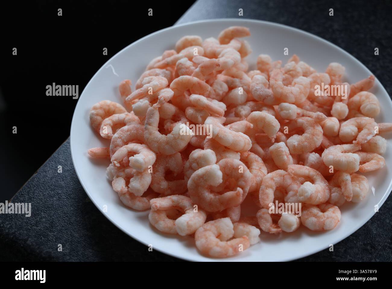 Frozen prawns in a plate Stock Photo - Alamy