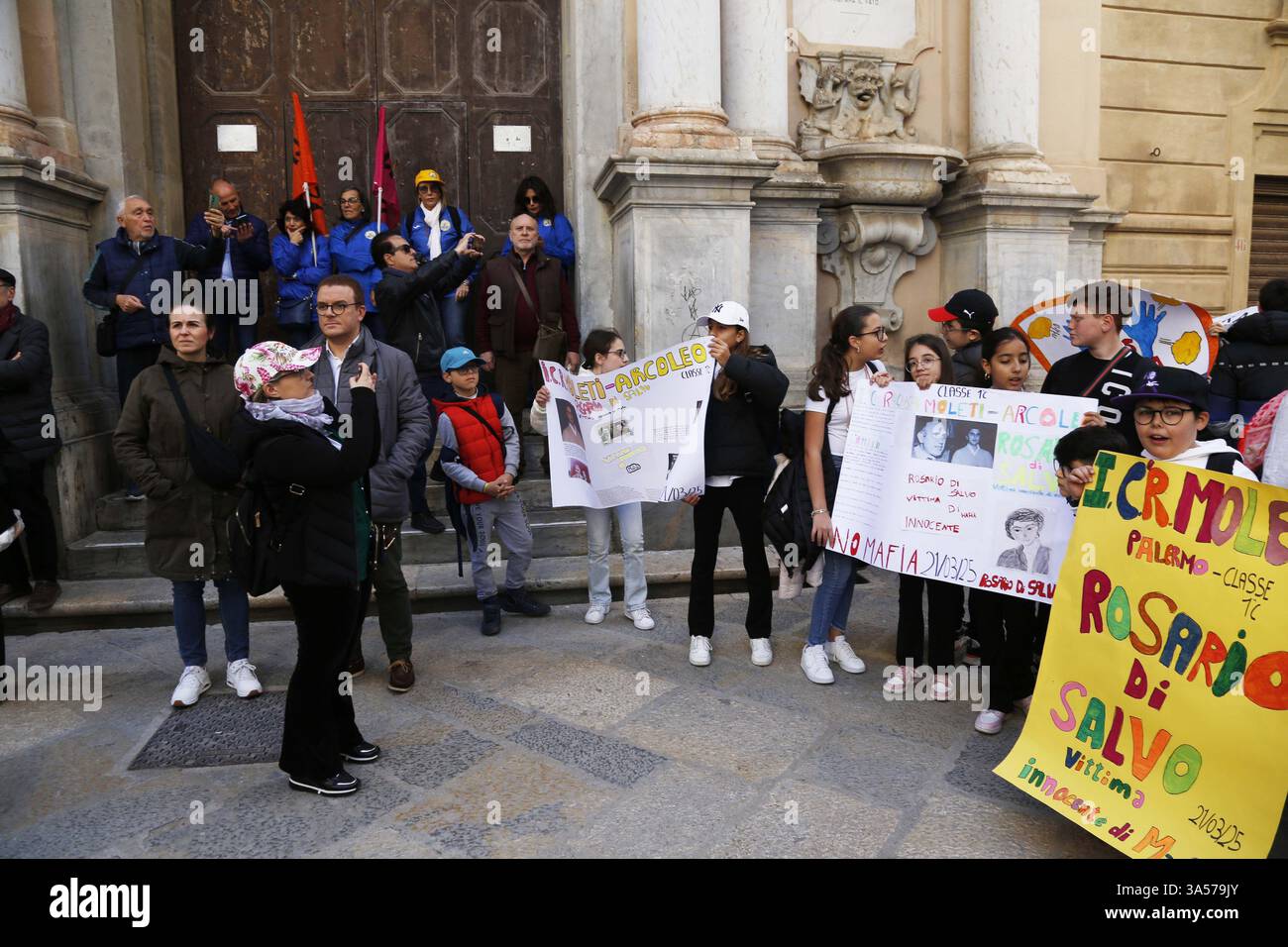 Trapani, Italia. 21st Mar, 2025. Giornata della memoria contro le mafie ...