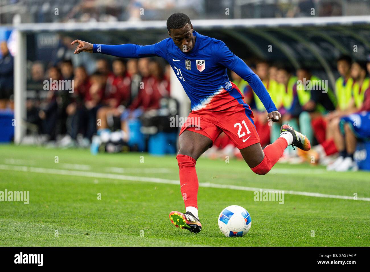 United States forward Timothy Weah (21) sends a pass during a Concacaf ...