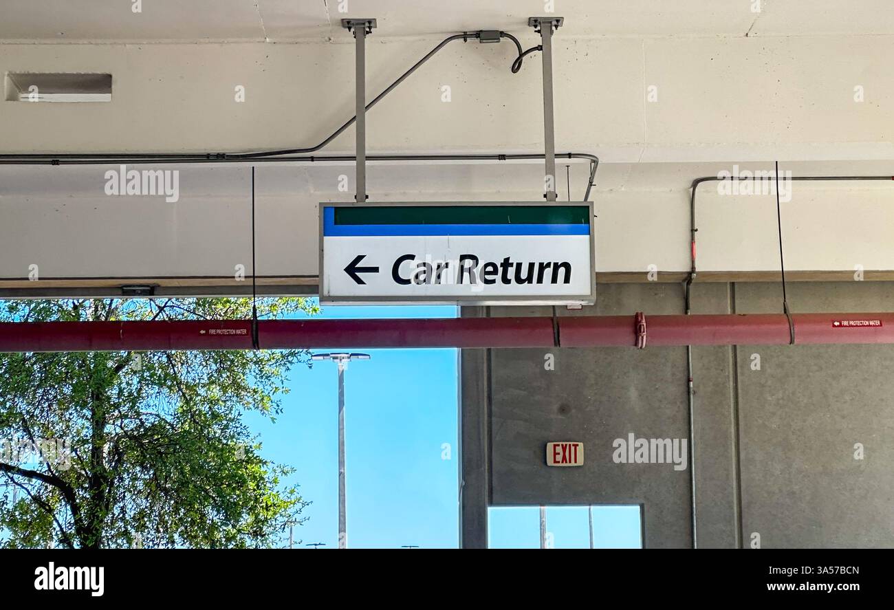 Car return sign in an airport parking garage Stock Photo - Alamy