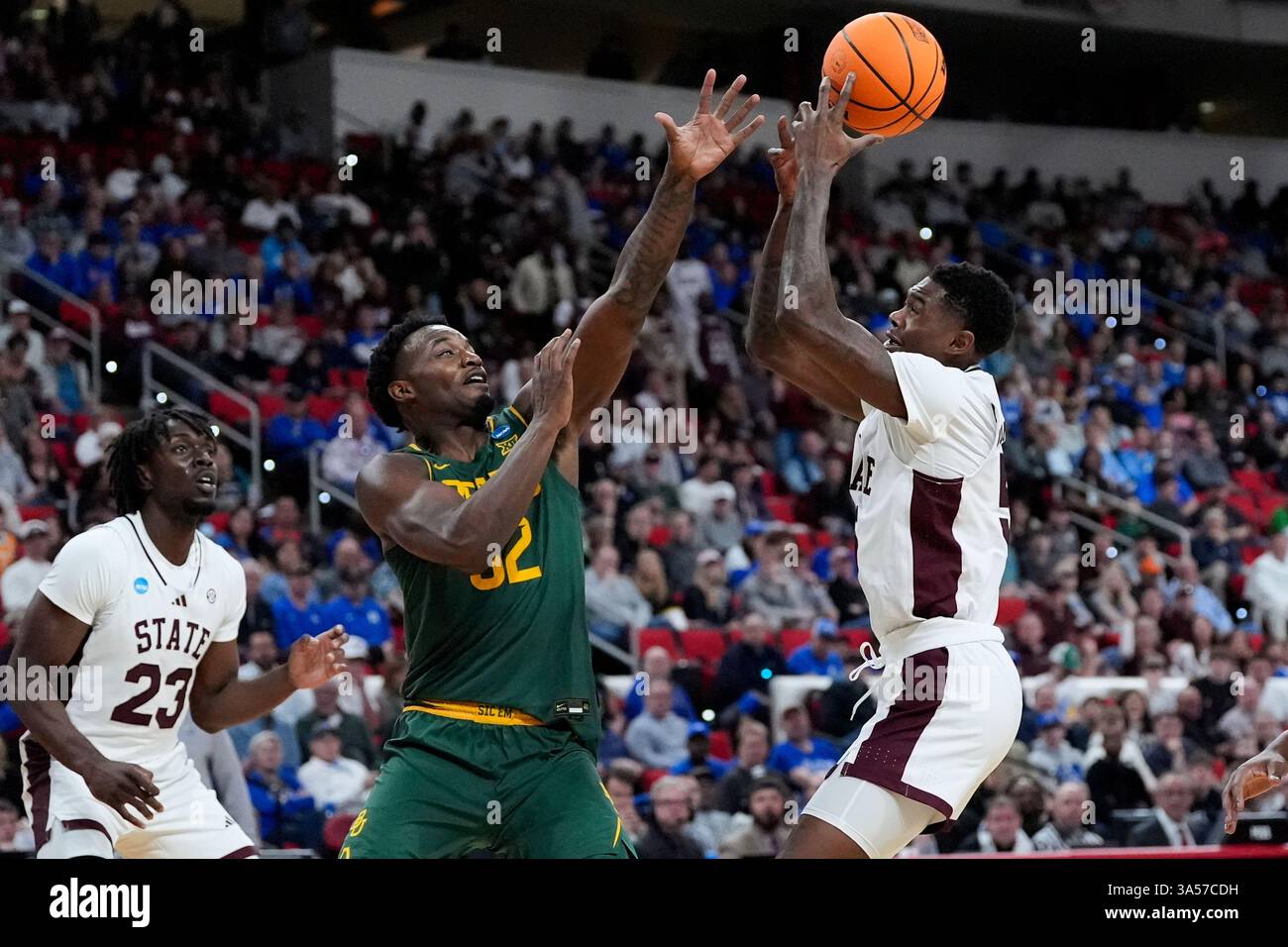 Baylor guard Jalen Celestine (32) and Mississippi State guard Shawn ...