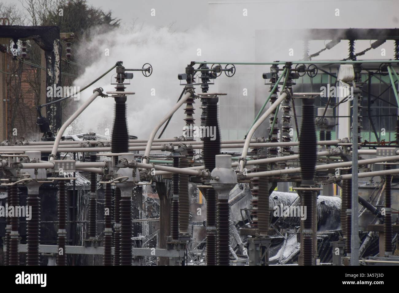 London, England, UK. 21st Mar, 2025. Firefighters spray the structure ...