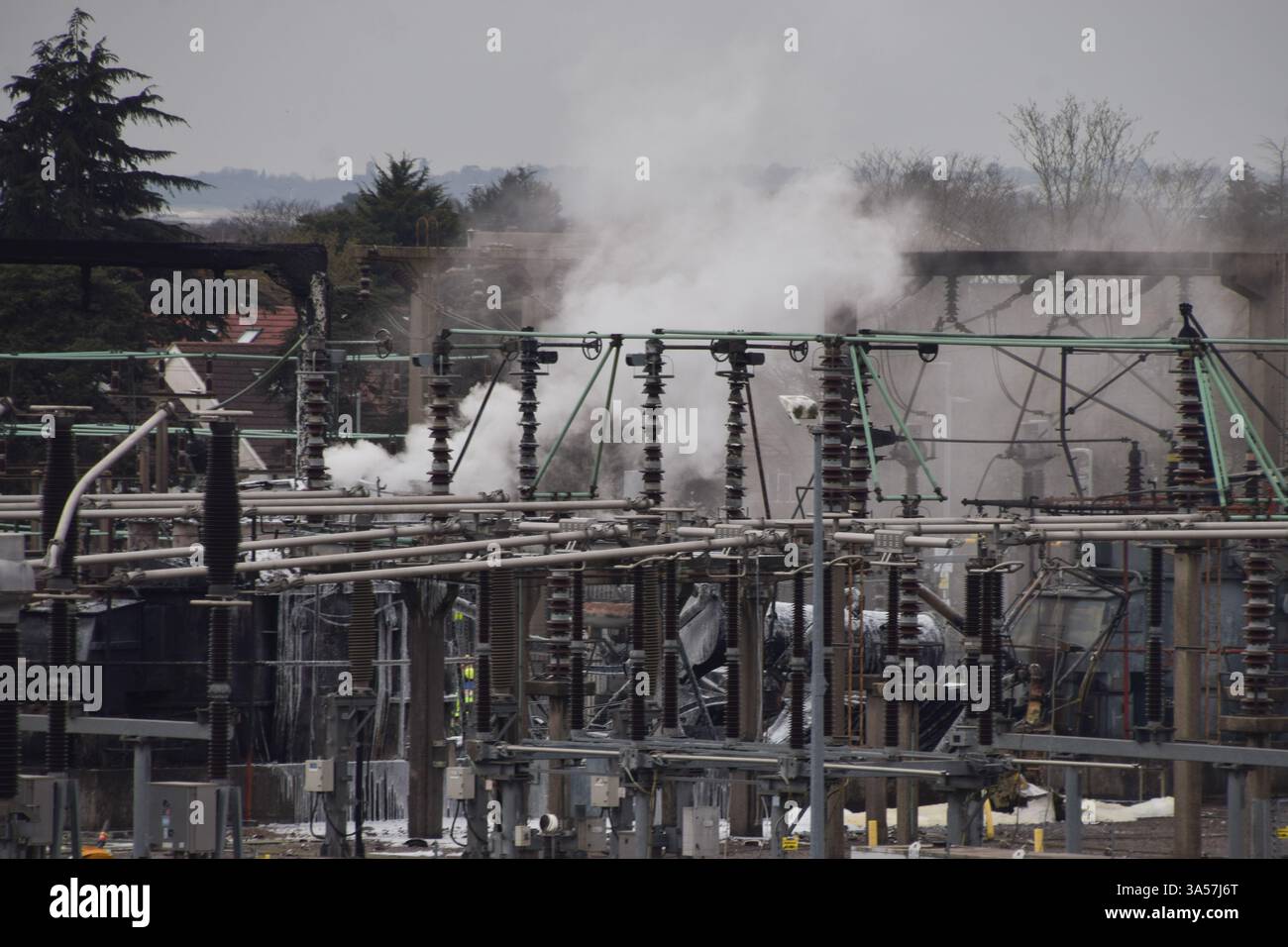 London, England, UK. 21st Mar, 2025. Firefighters spray the structure ...