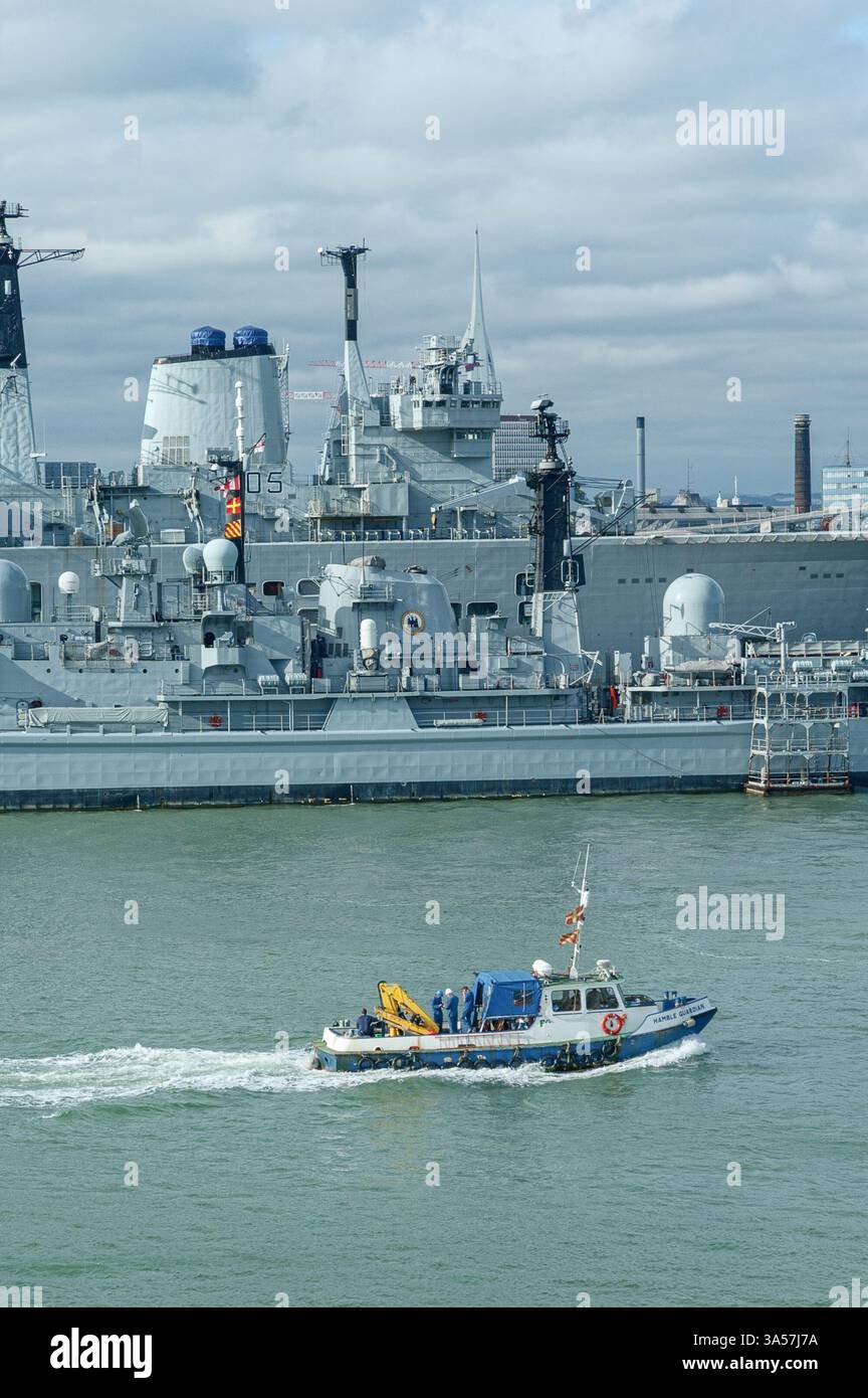 Diving tender Hamble Guardian passes Aircraft carrier HMS Invincible ...