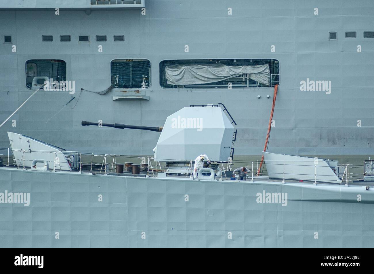 Aircraft carrier HMS Invincible R05 and HMS Edinburgh, D97, a Type 42 ...