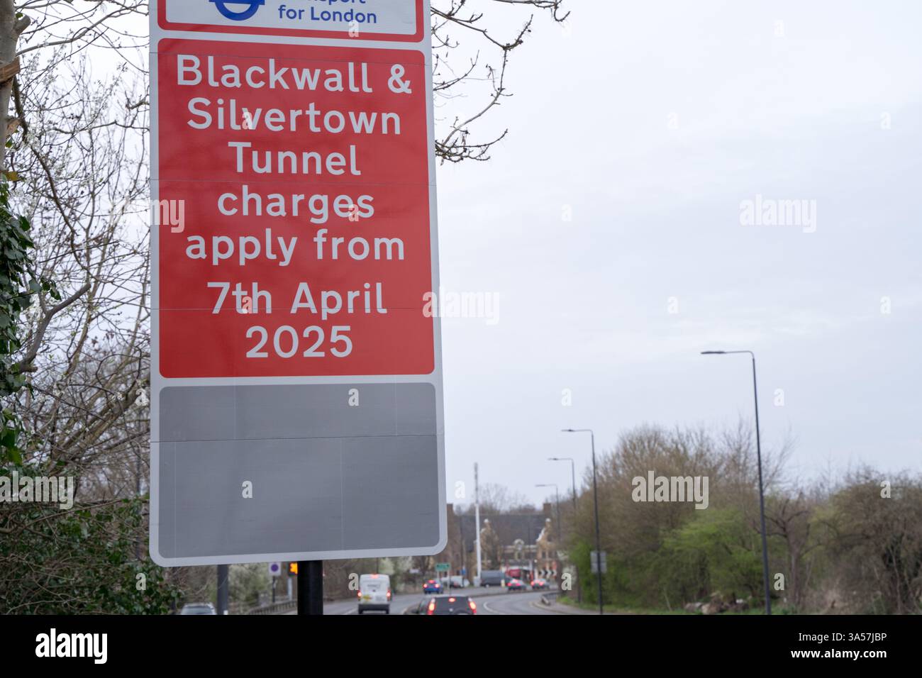 Ulez sign car hi-res stock photography and images - Alamy