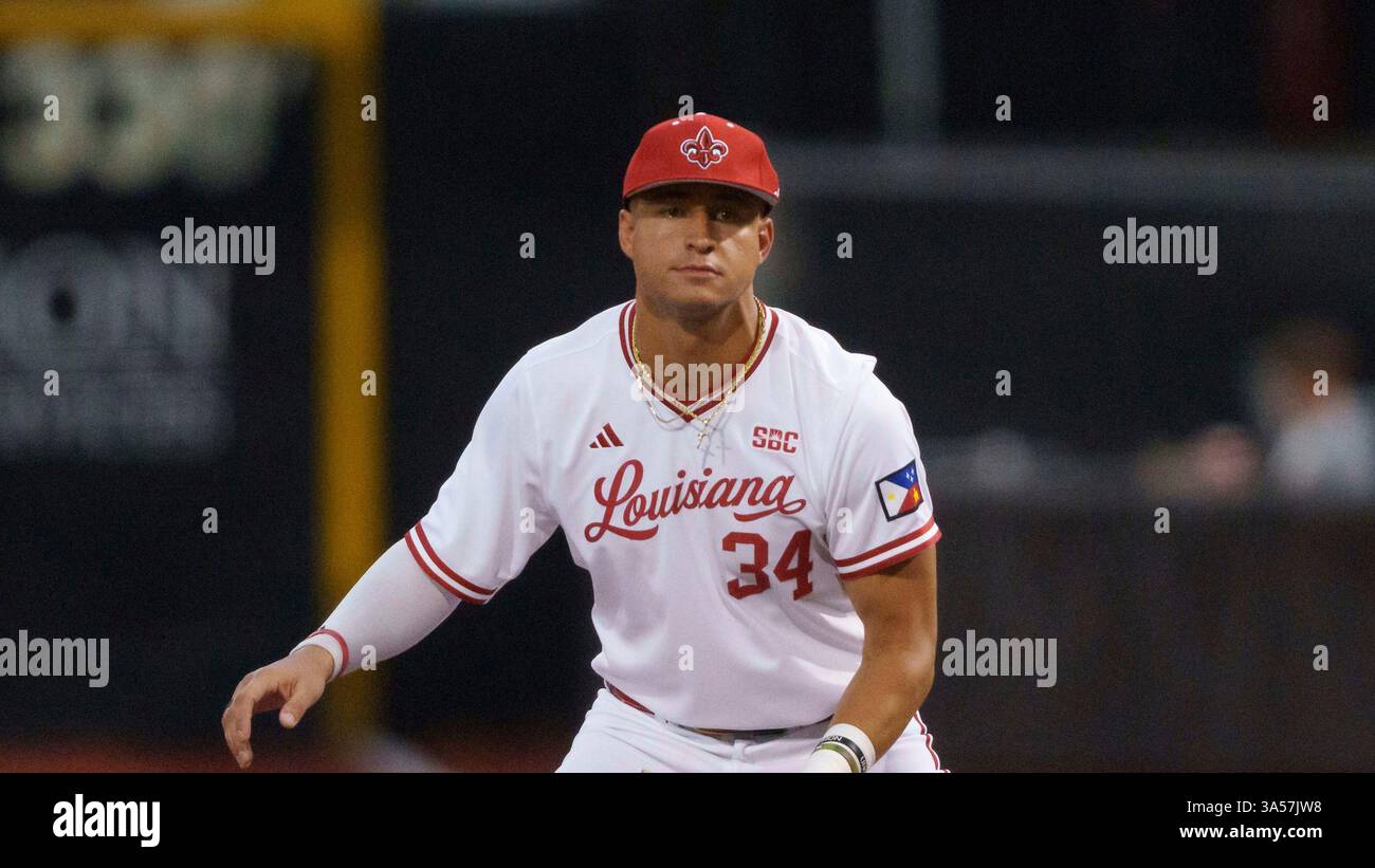 Louisiana-Lafayette outfielder Luke Yuhasz (34) moves to the ball ...