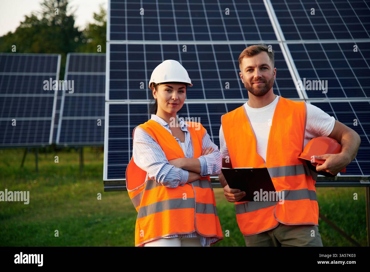 Female workers in solar hi-res stock photography and images - Alamy