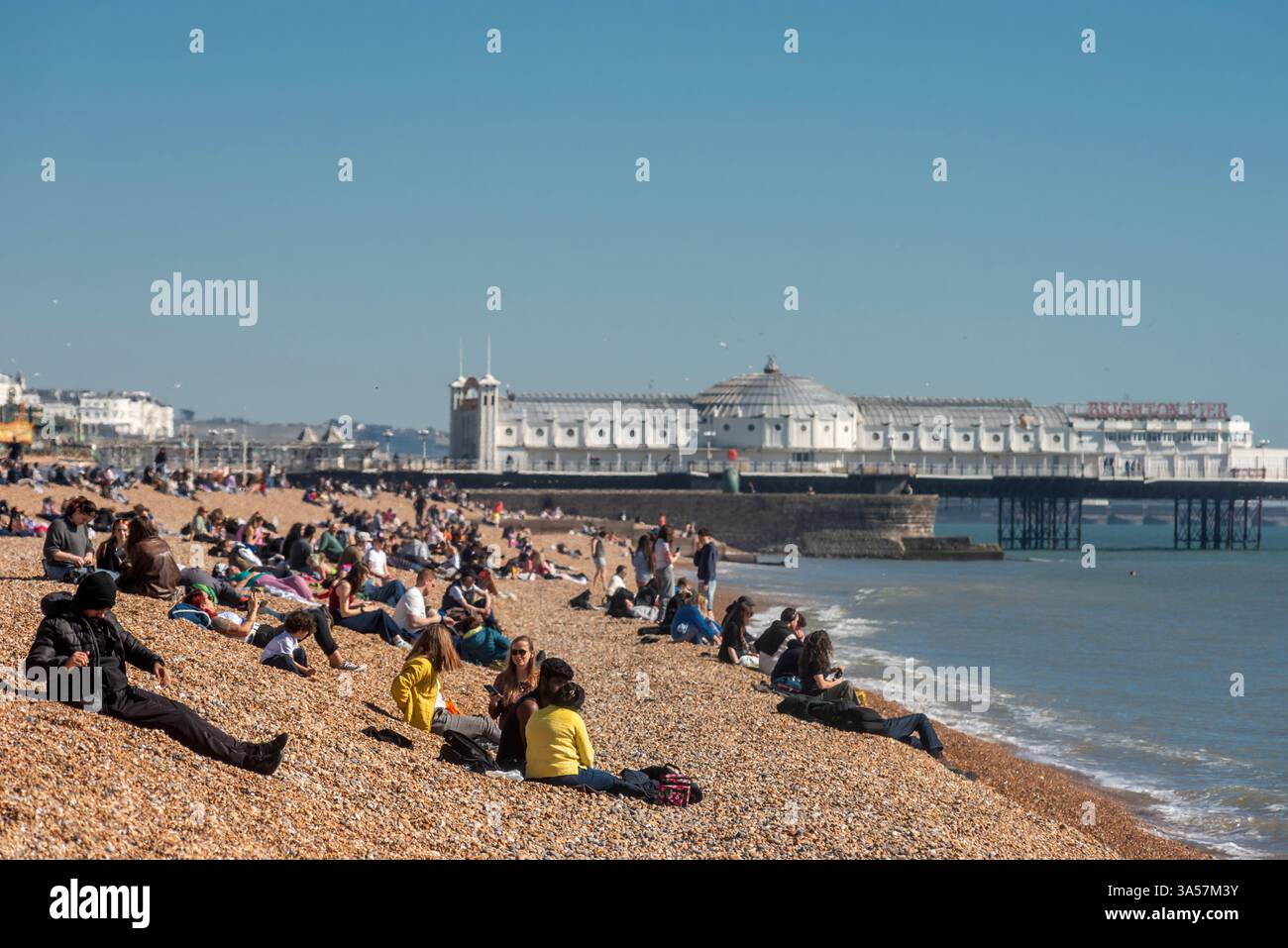 Brighton, March 20th 2025: Brighton seafront was busy this afternoon ...