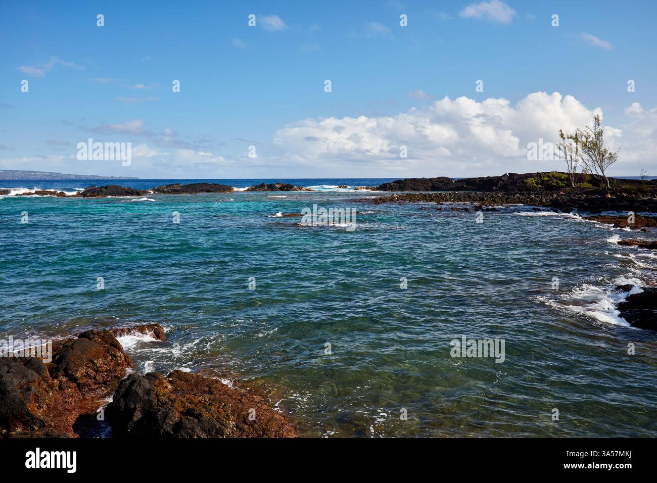 ocean view from Hilo beach Stock Photo - Alamy