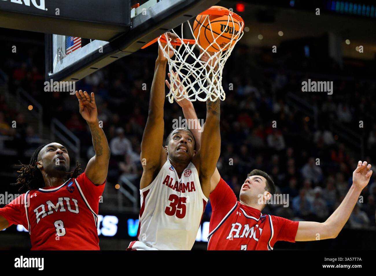 Alabama forward Derrion Reid (35) dunks between Robert Morris guard Kam ...