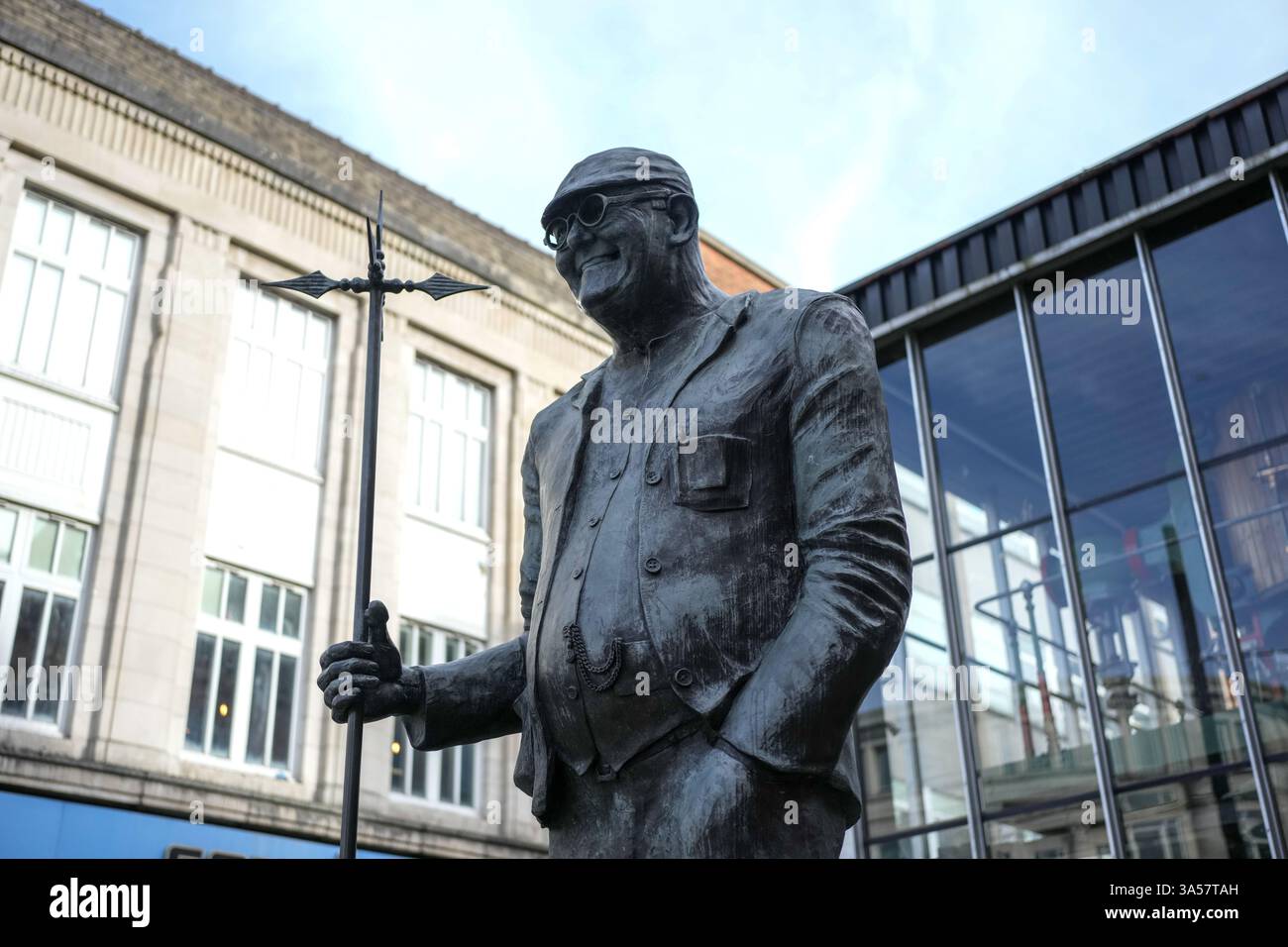 Fred Dibnah steeplejack bronze statue,son of Bolton, Bolton town centre ...