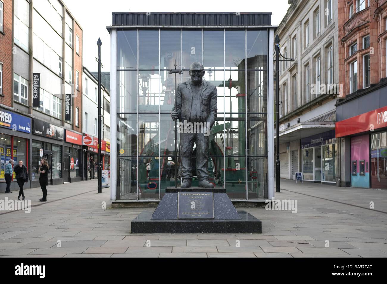 Fred Dibnah steeplejack bronze statue,son of Bolton, Bolton town centre ...