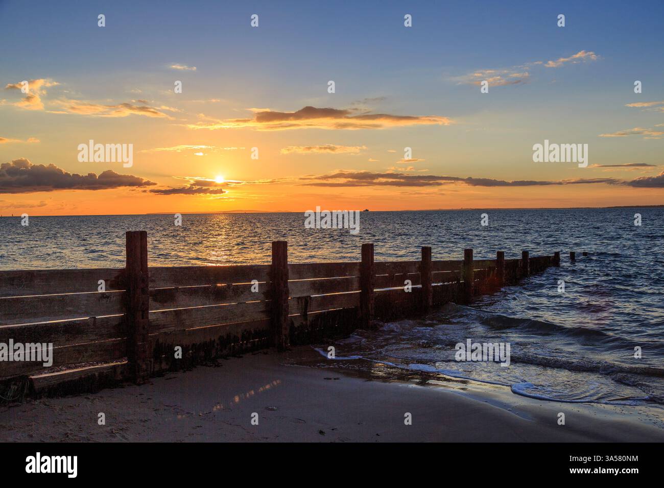 Sunset, Colwell Bay, Isle of Wight, England, UK Stock Photo - Alamy