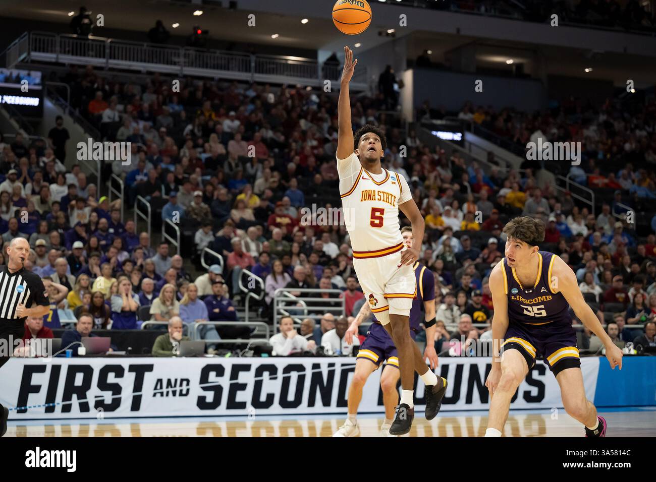 Milwaukee, WI, USA. 21st Mar, 2025. Iowa State Cyclones guard Curtis ...