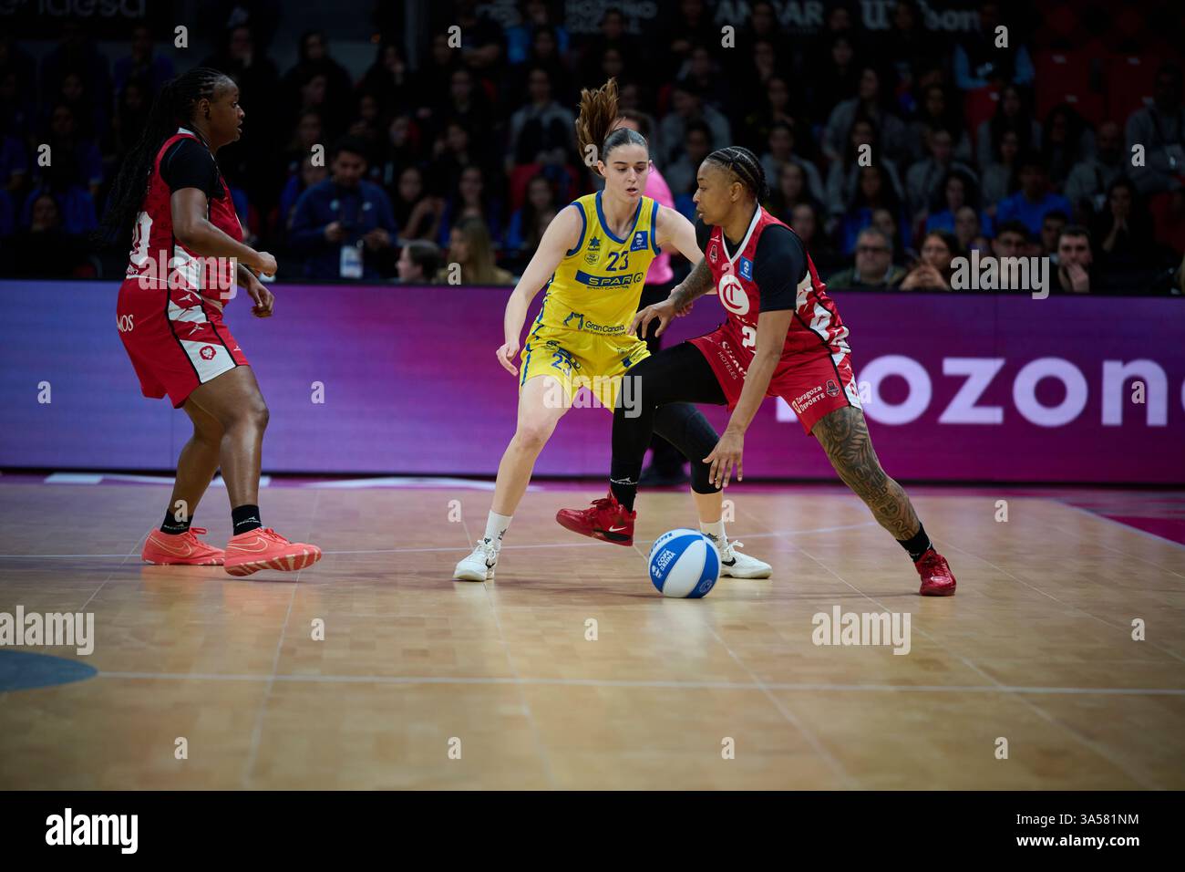 Claudia Contell Sanchis of Spar Gran Canarias (L) and Tanaya Atkinson ...