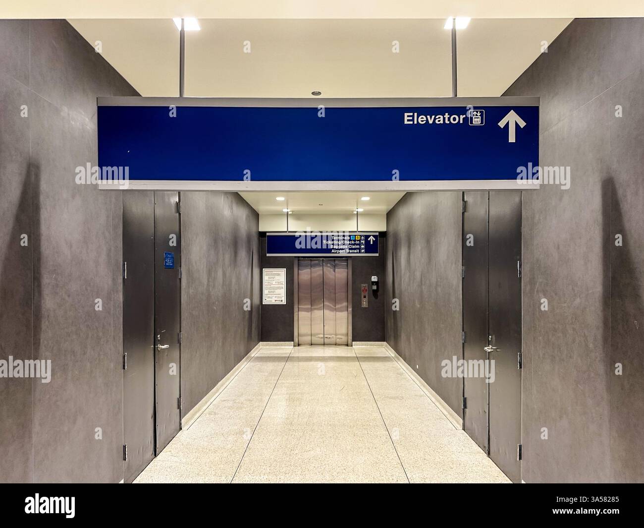 Elevator sign in an airport Stock Photo - Alamy