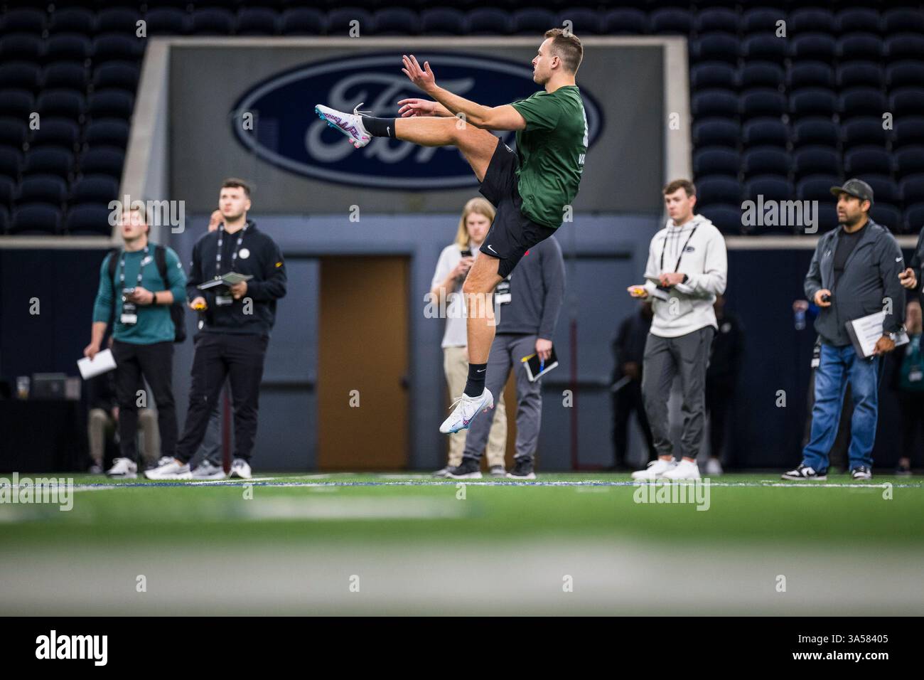 Colorado State's Mark Vassett runs a drill during the Big 12 Conference ...