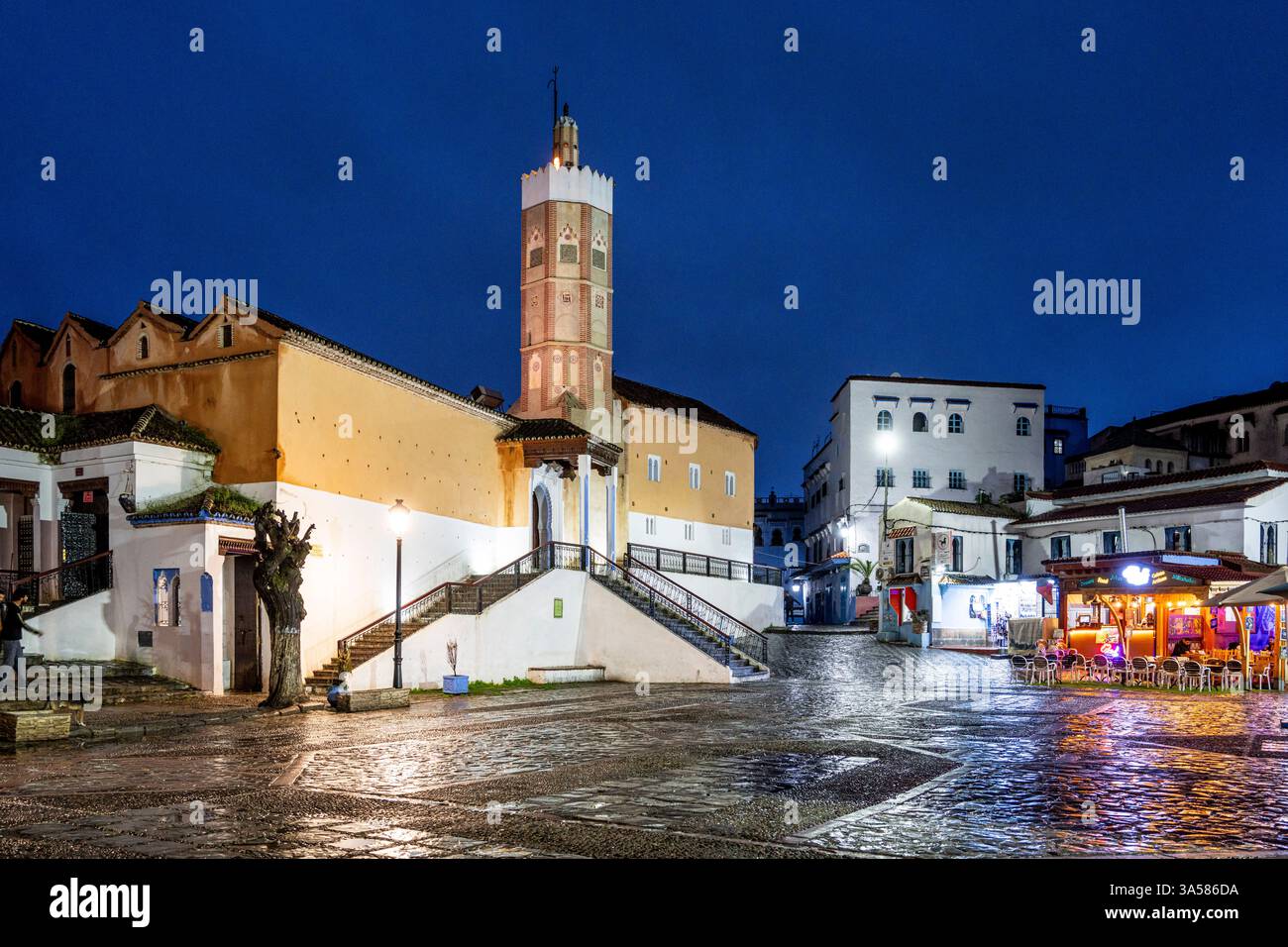 Chefchaouen, Uta al-Hamman Square, Great Mosque, built in the 16th ...