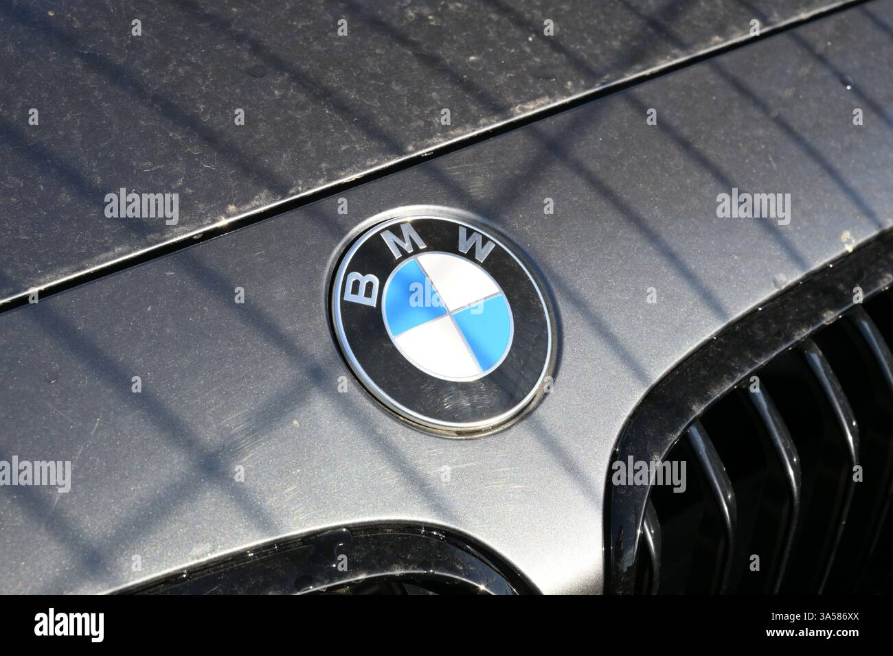 Modern bmw badge hi-res stock photography and images - Alamy