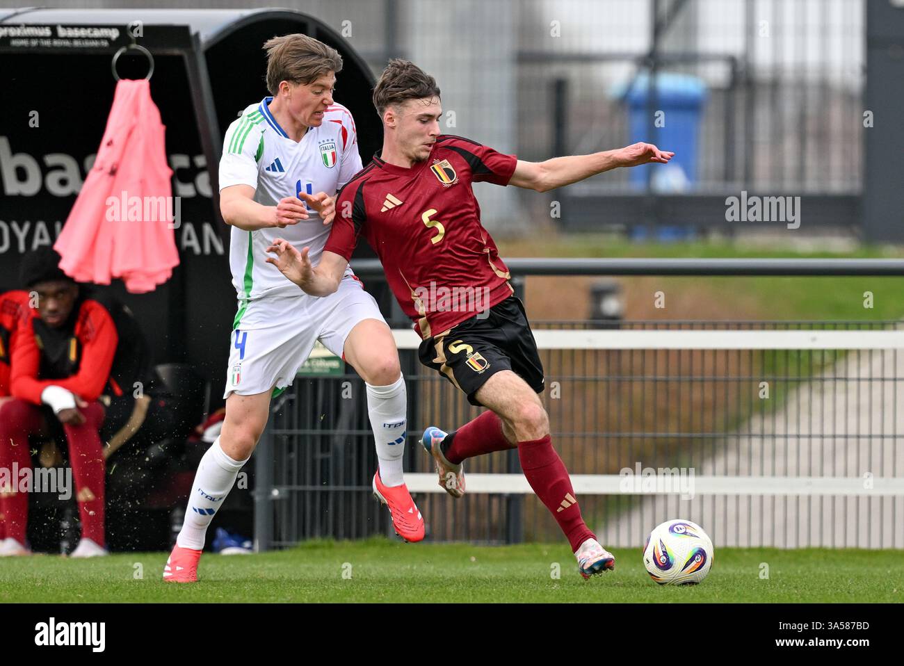 Tubize, Belgium. 21st Mar, 2025. Matteo Mantini (4) of Italy and Mael ...