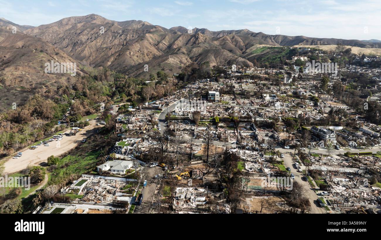 Los Angeles Mayor Bass urging homeowners impacted by the Palisades Fire ...