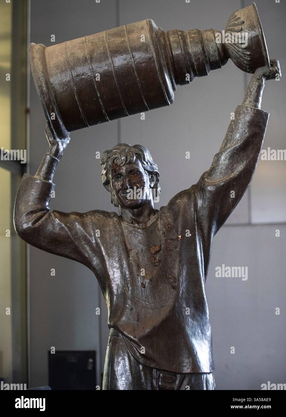 The Wayne Gretzky statue outside of Rogers Place, home of the NHL ...