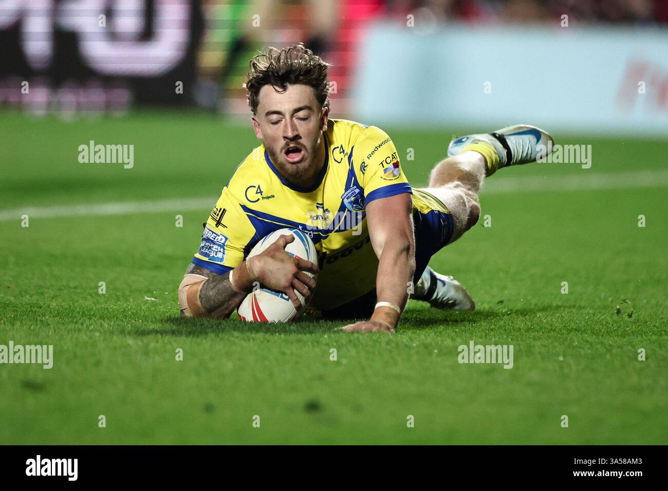 St Helens, UK. 21st Mar, 2025. Matty Ashton of Warrington Wolves runs ...