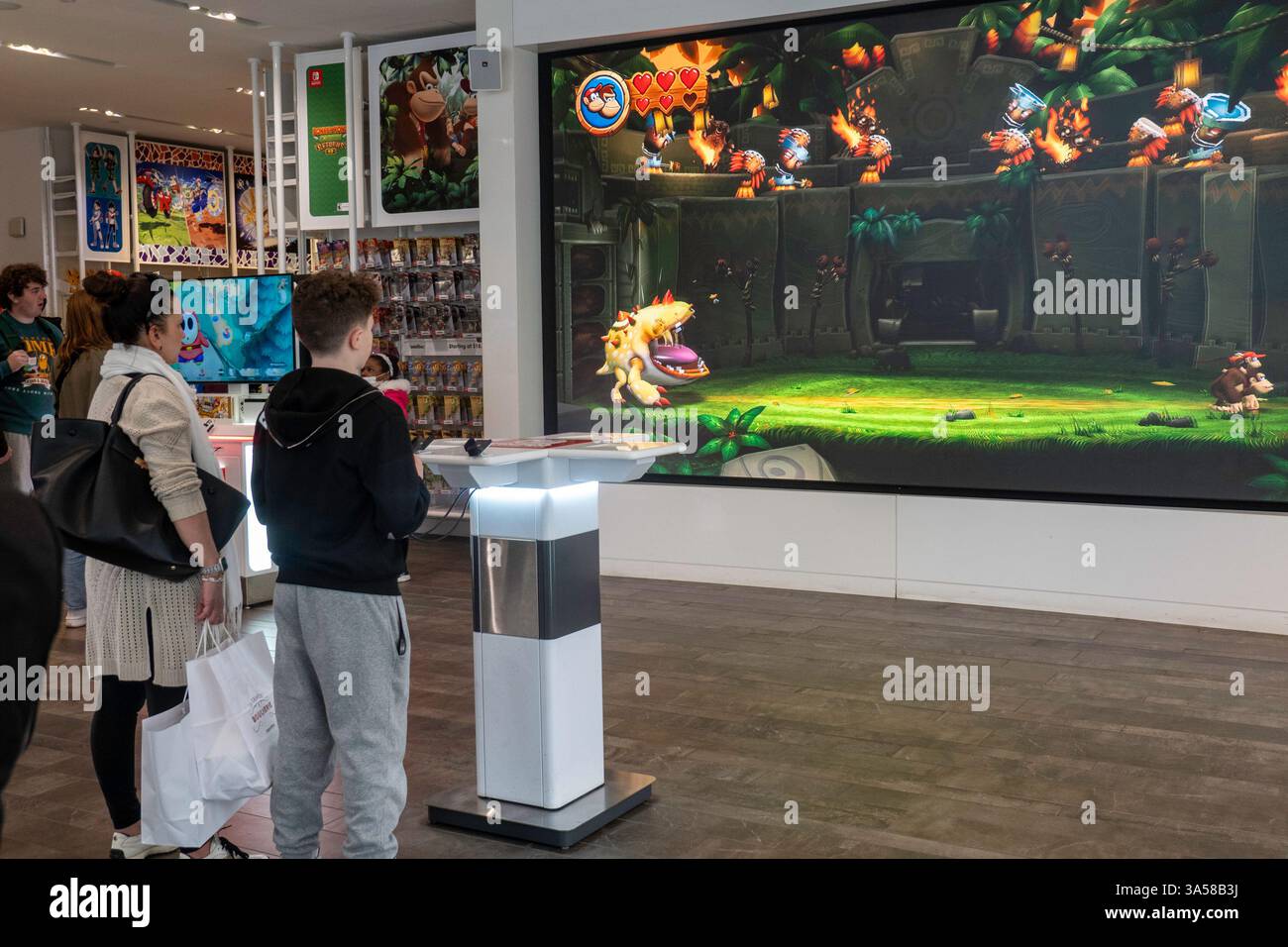 The Nintendo New York store in Rockefeller Center is a popular ...