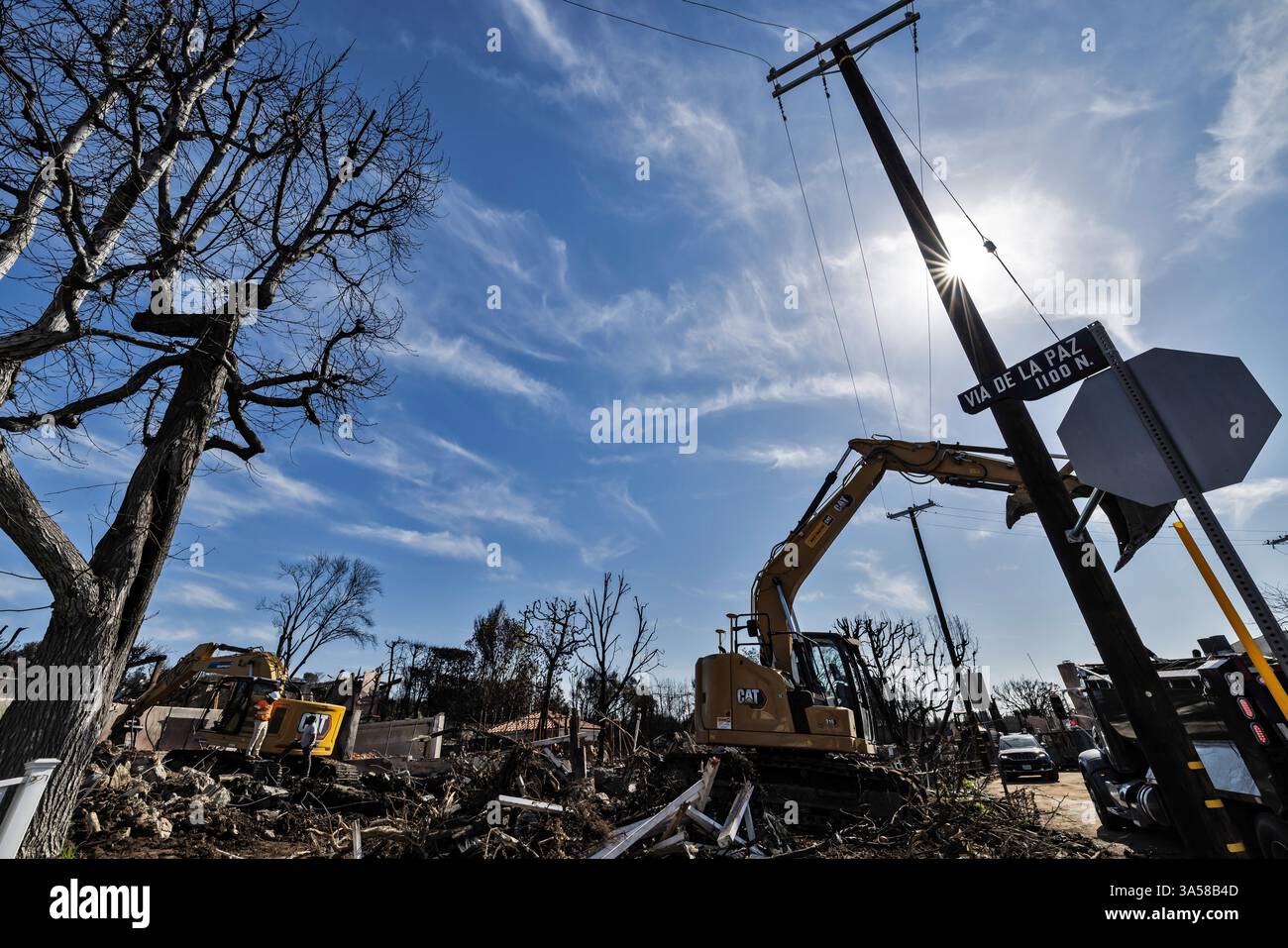Los Angeles Mayor Bass urging homeowners impacted by the Palisades Fire ...