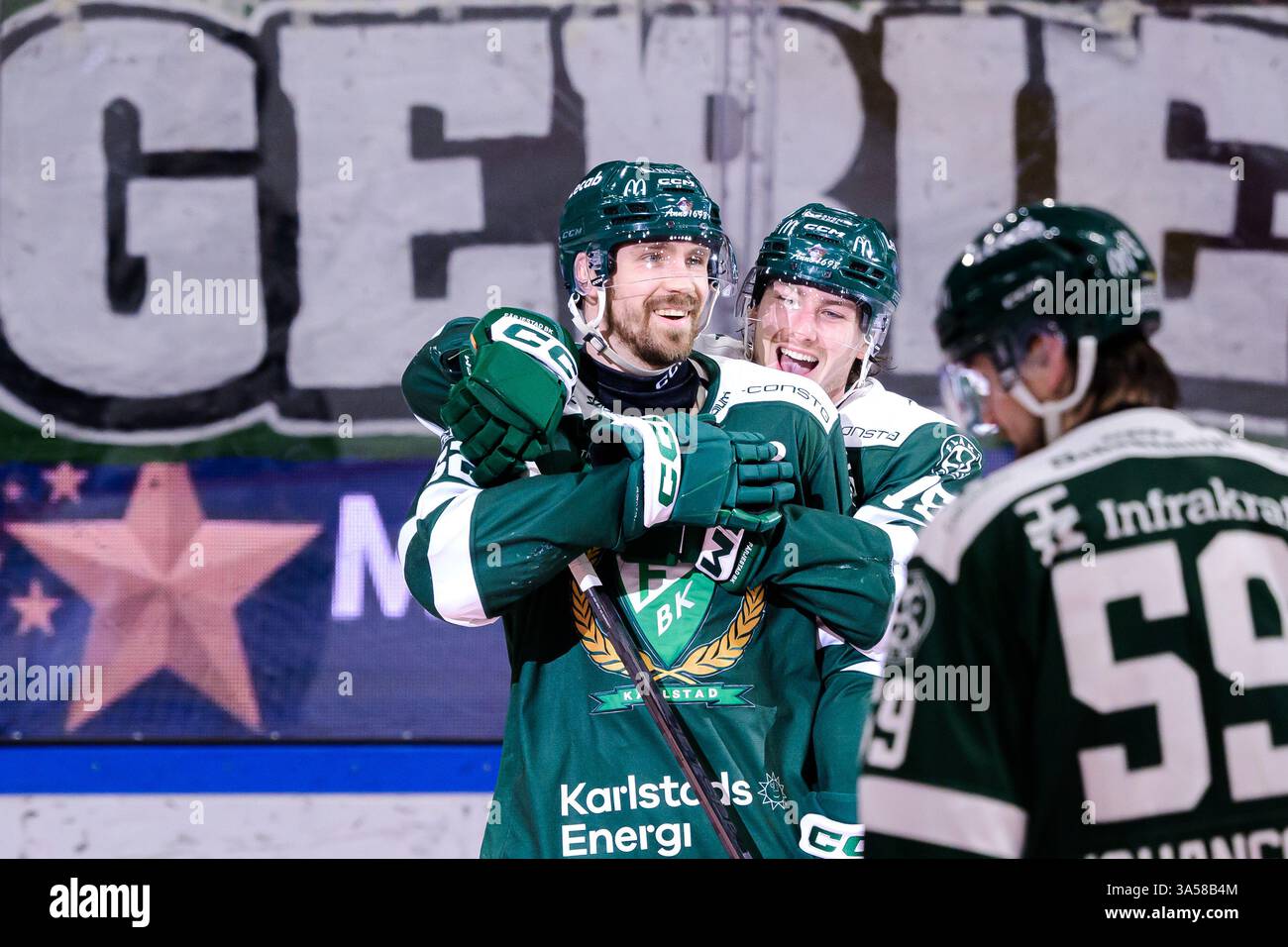 Karlstad, Sverige. 21st Mar, 2025. 250321 Färjestads August Tornberg och Jeremy Salvas Groleau ...