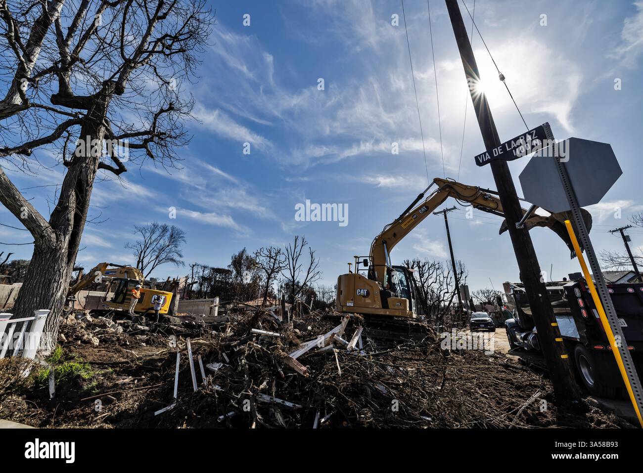 Los Angeles Mayor Bass urging homeowners impacted by the Palisades Fire ...
