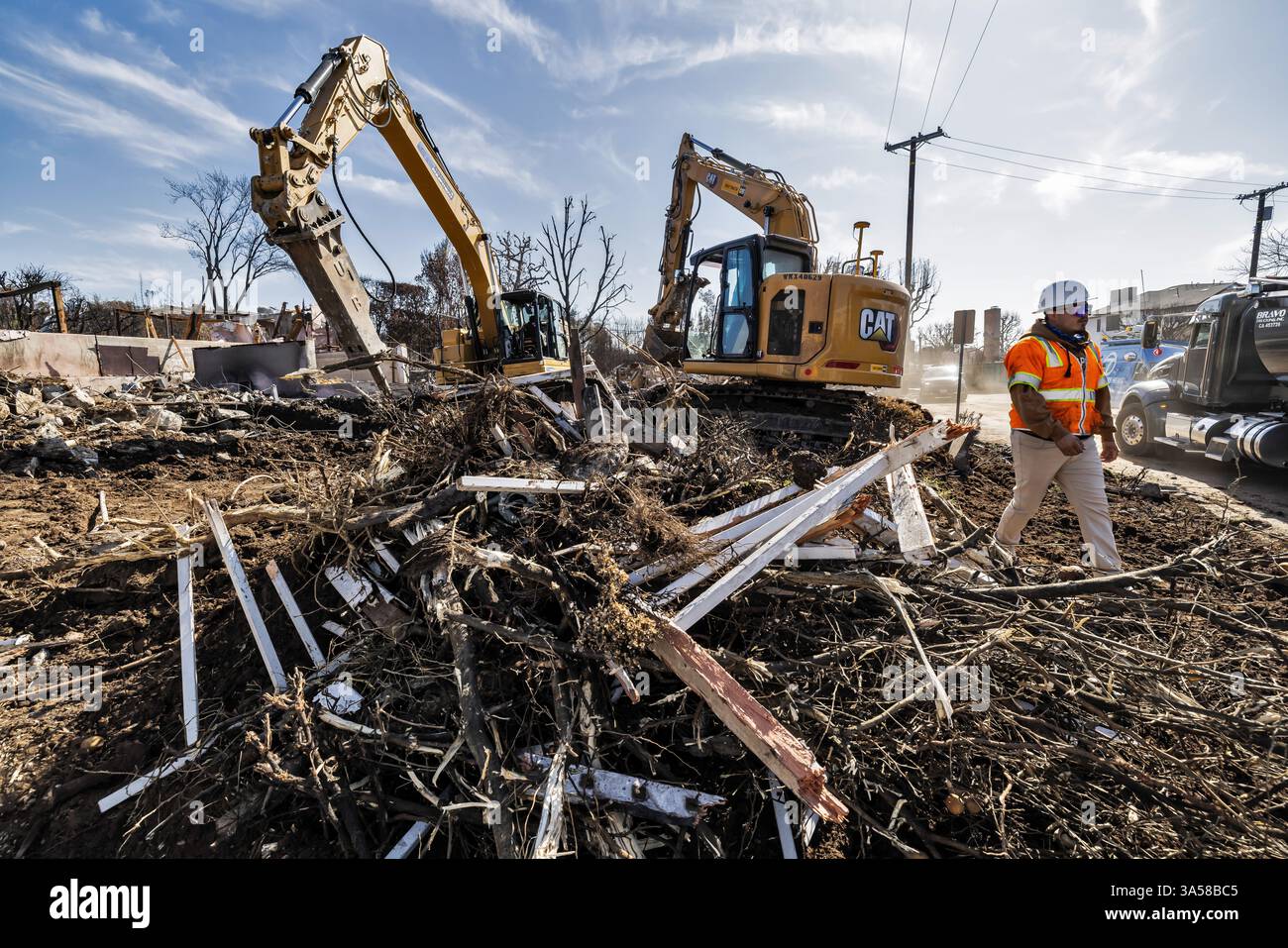 Los Angeles Mayor Bass urging homeowners impacted by the Palisades Fire ...