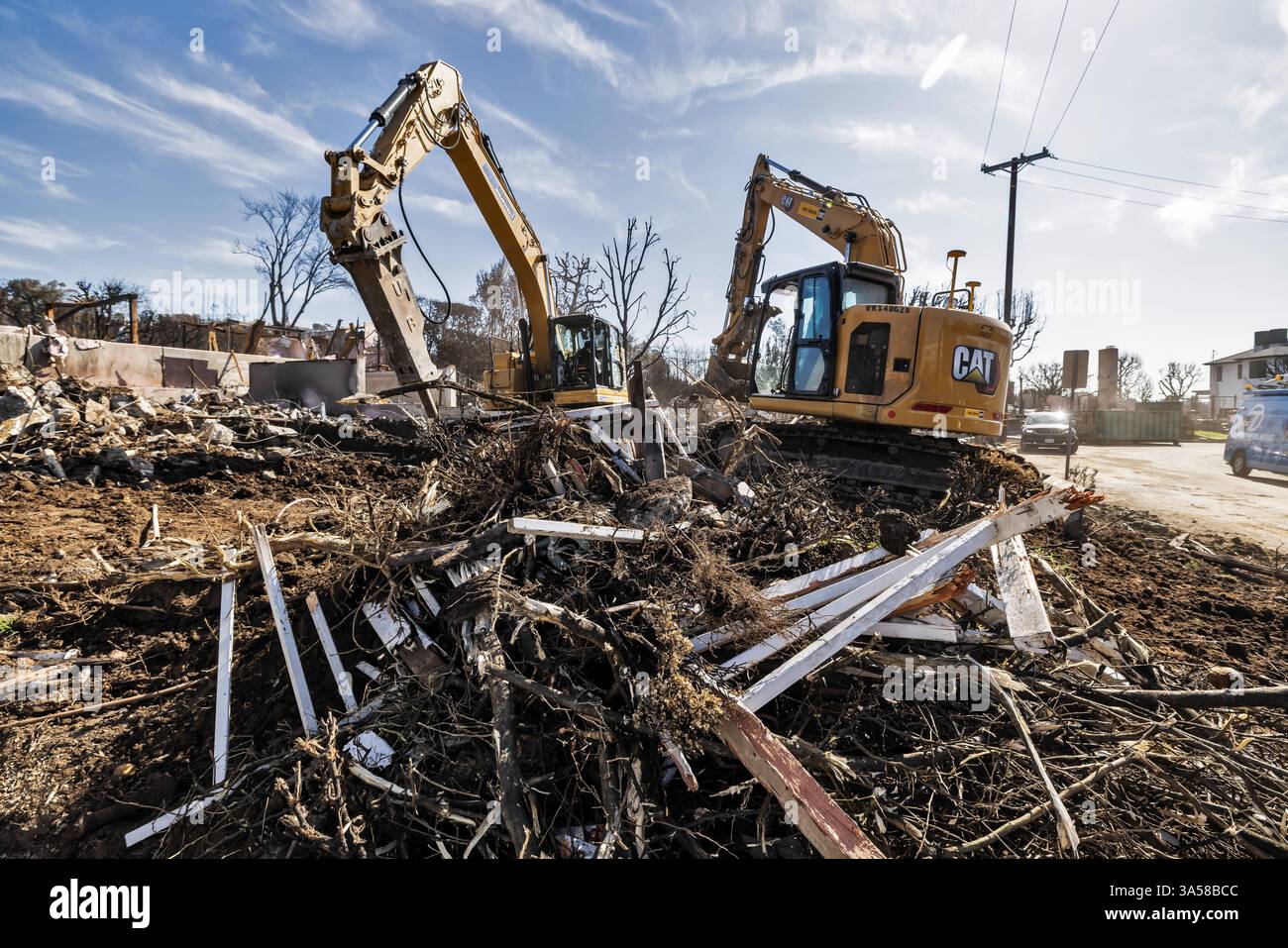 Los Angeles Mayor Bass urging homeowners impacted by the Palisades Fire ...